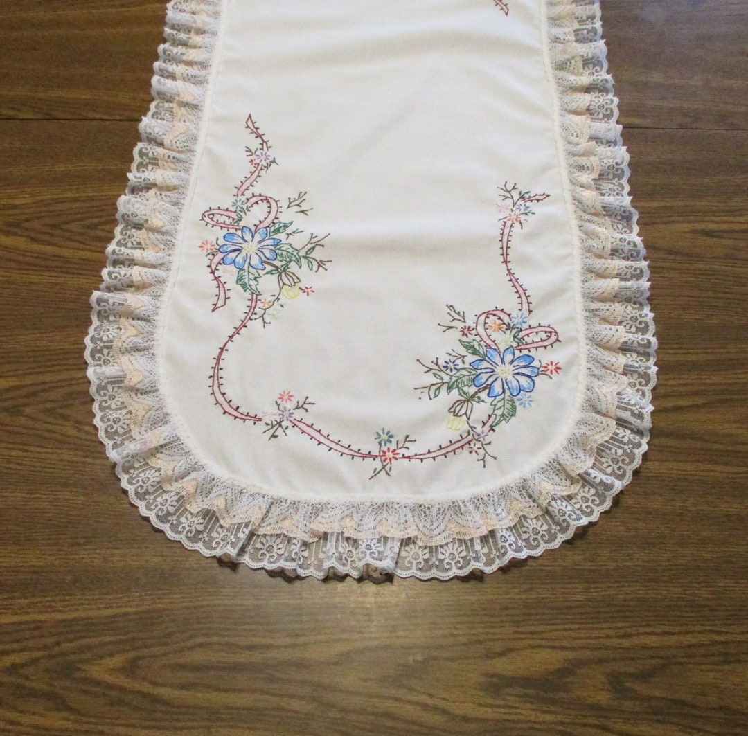Vintage Floral Embroidered Table Runner Dresser Scarf With Lace Trim ...