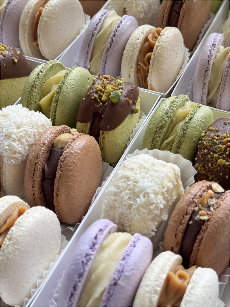 Build Your Own Custom Macaron Gift Box of 12 / 24: Le Délice French ...