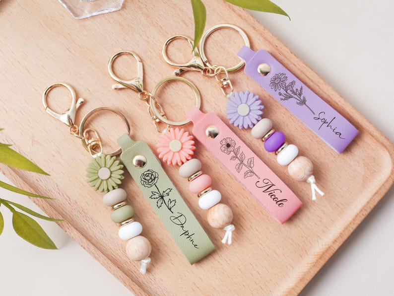 Handmade Daisy Beaded Keychain, Personalized Name Keyring, Custom ...