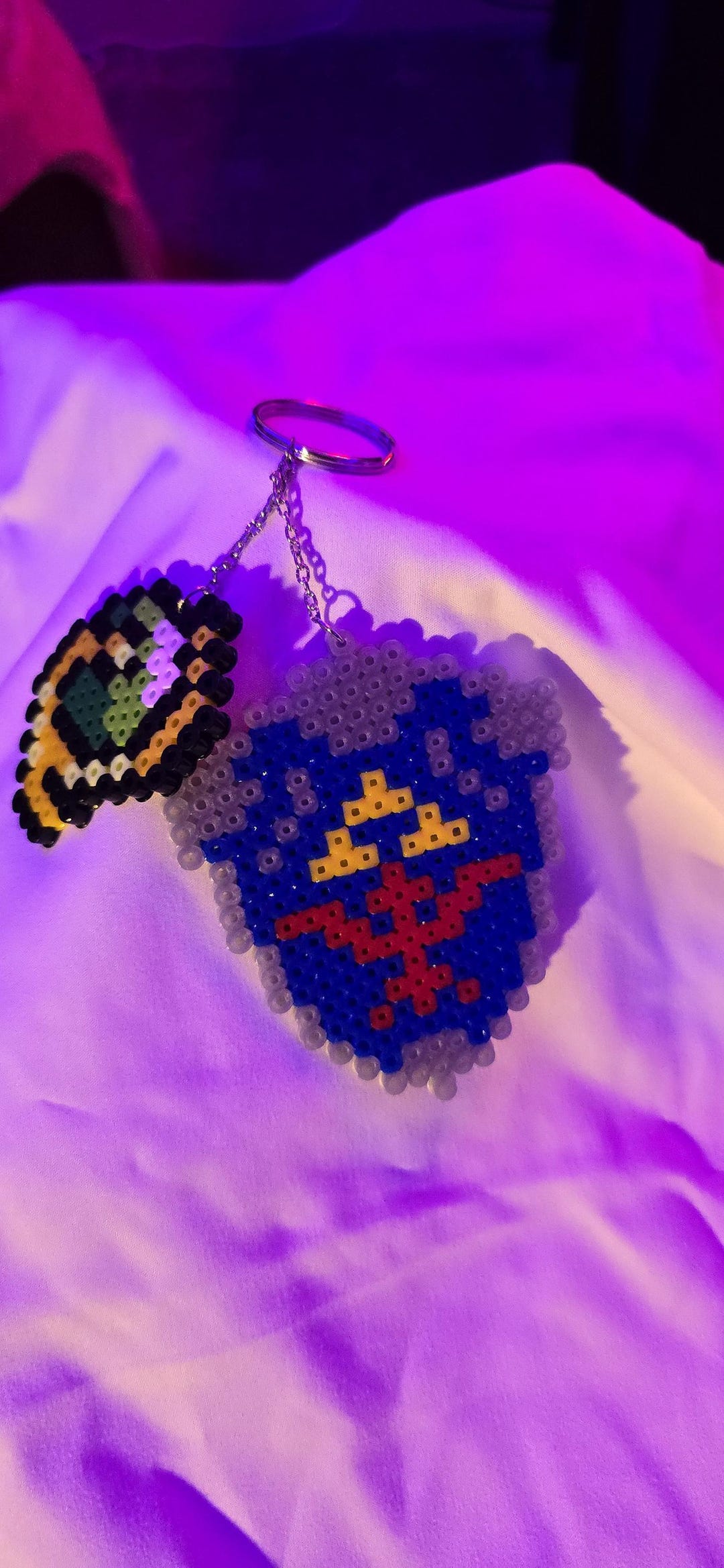 The Legend of Zelda - Hylian Sheild and Spiritual Stone Keychain - Etsy