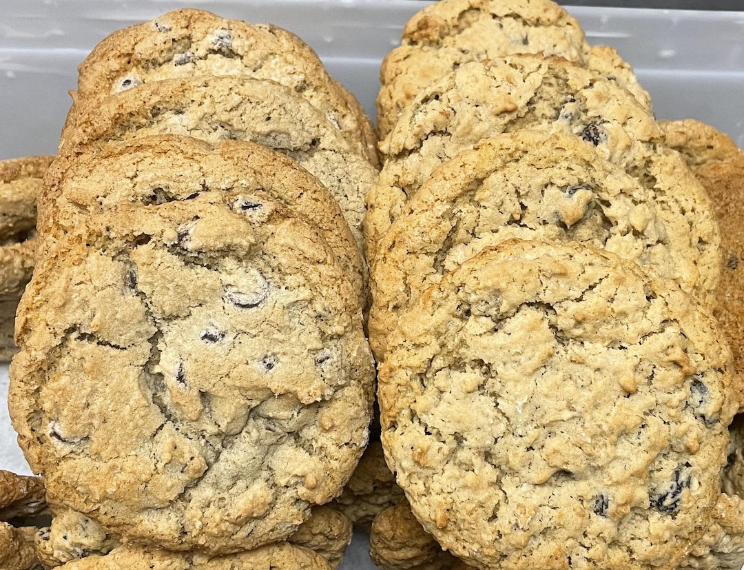 Hotel Quality Chocolate Chip Cookies and Oatmeal Raisin Cookies - Etsy