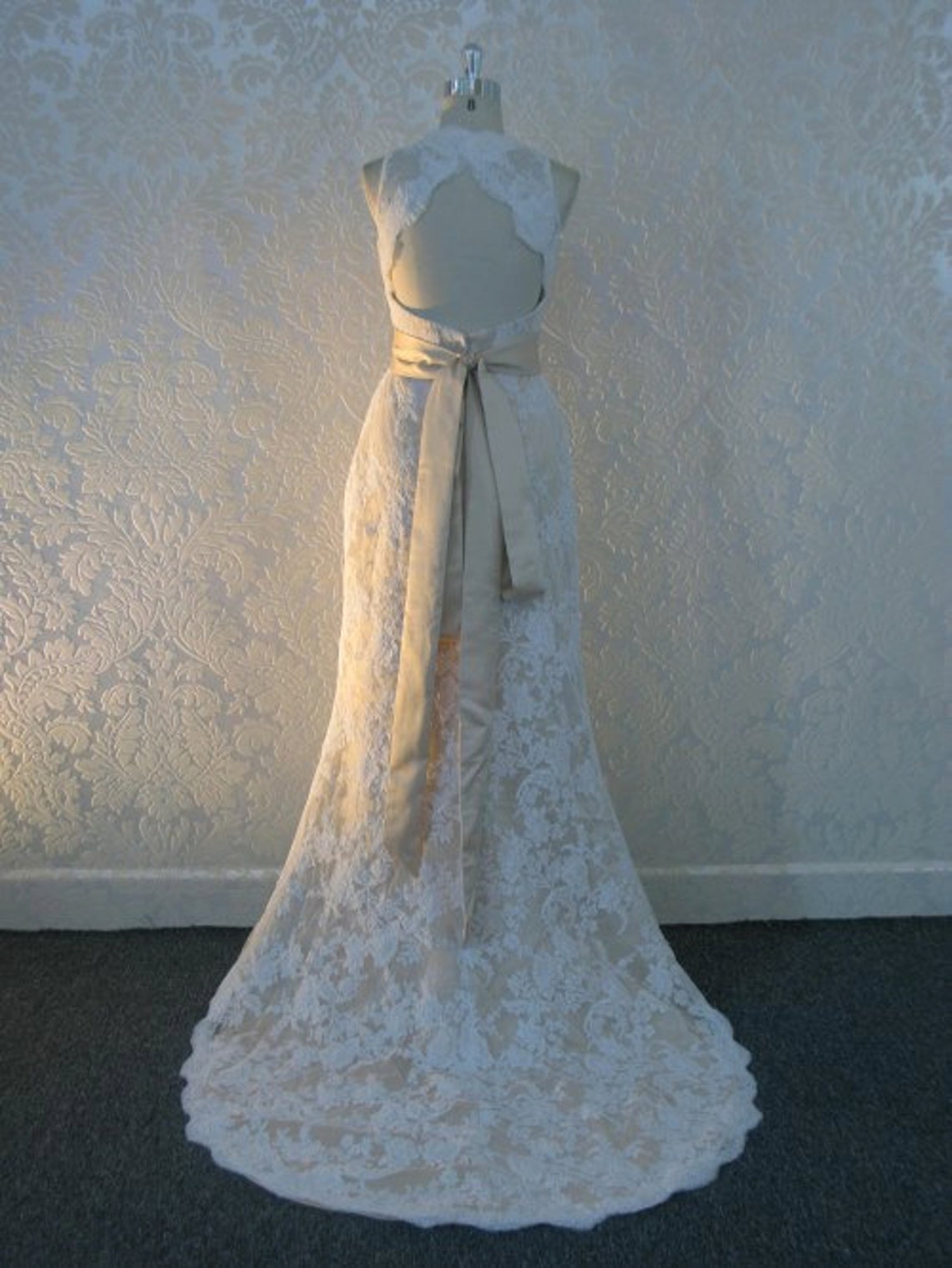 Gorgeous Lace Wedding Dress With Keyhole Back V-neckline and Sash ...