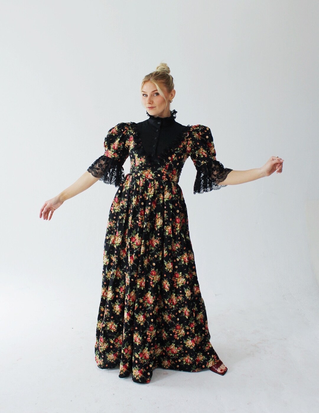 GOTHIC ROSE DRESS- Witchy Cottagecore Renaissance Bell Sleeve Gunne Sax ...