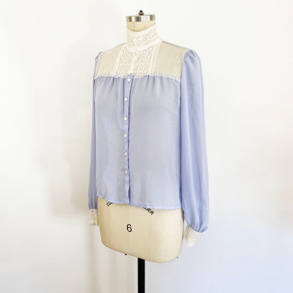 1970s Gunnies Sheer Blue and White Lace Collar Long S… - Gem
