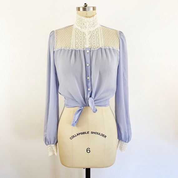 1970s Gunnies Sheer Blue and White Lace Collar Long S… - Gem