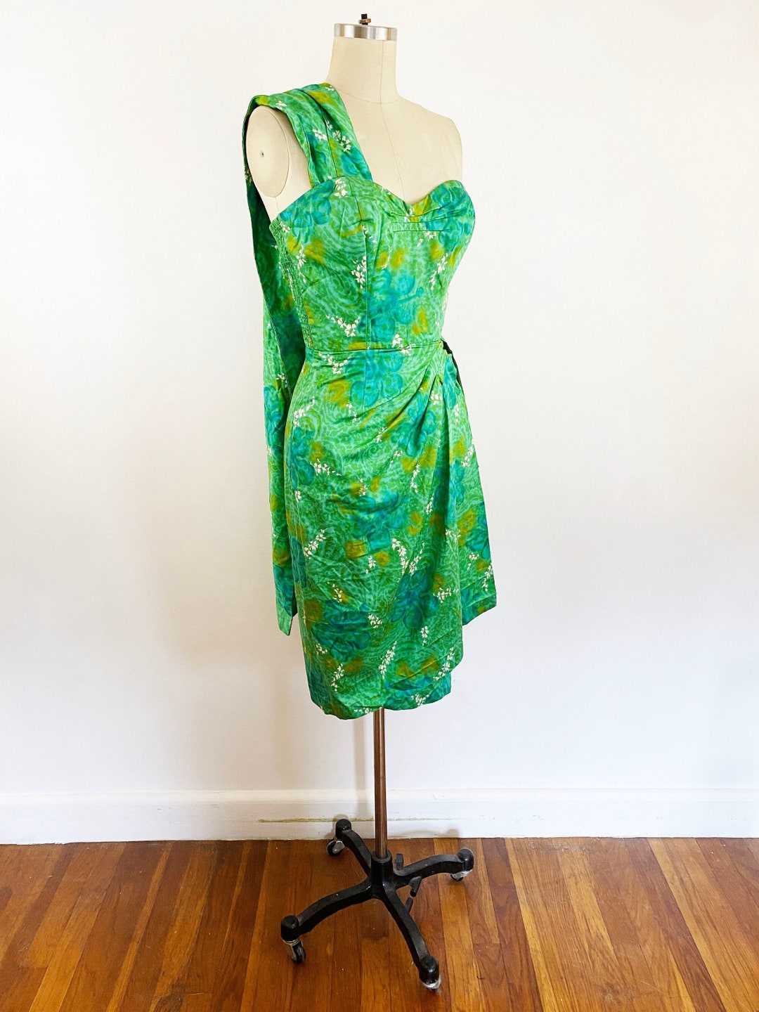 1950s Mildreds of Hawaii Green Floral Tiki Cotton Hawaiian Sarong Wrap ...