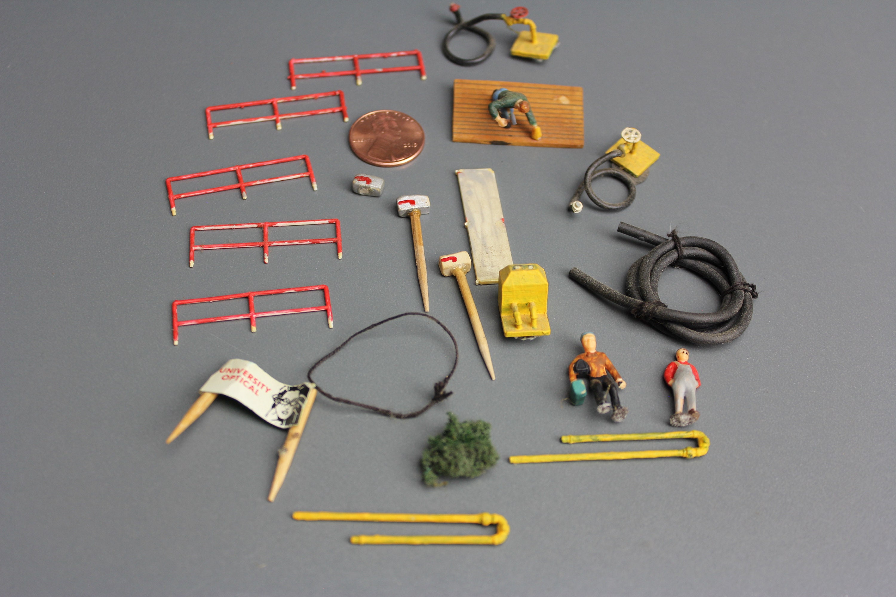 HO Scale Finished Models of different Fences, Hose, Mailbox and Figures ...
