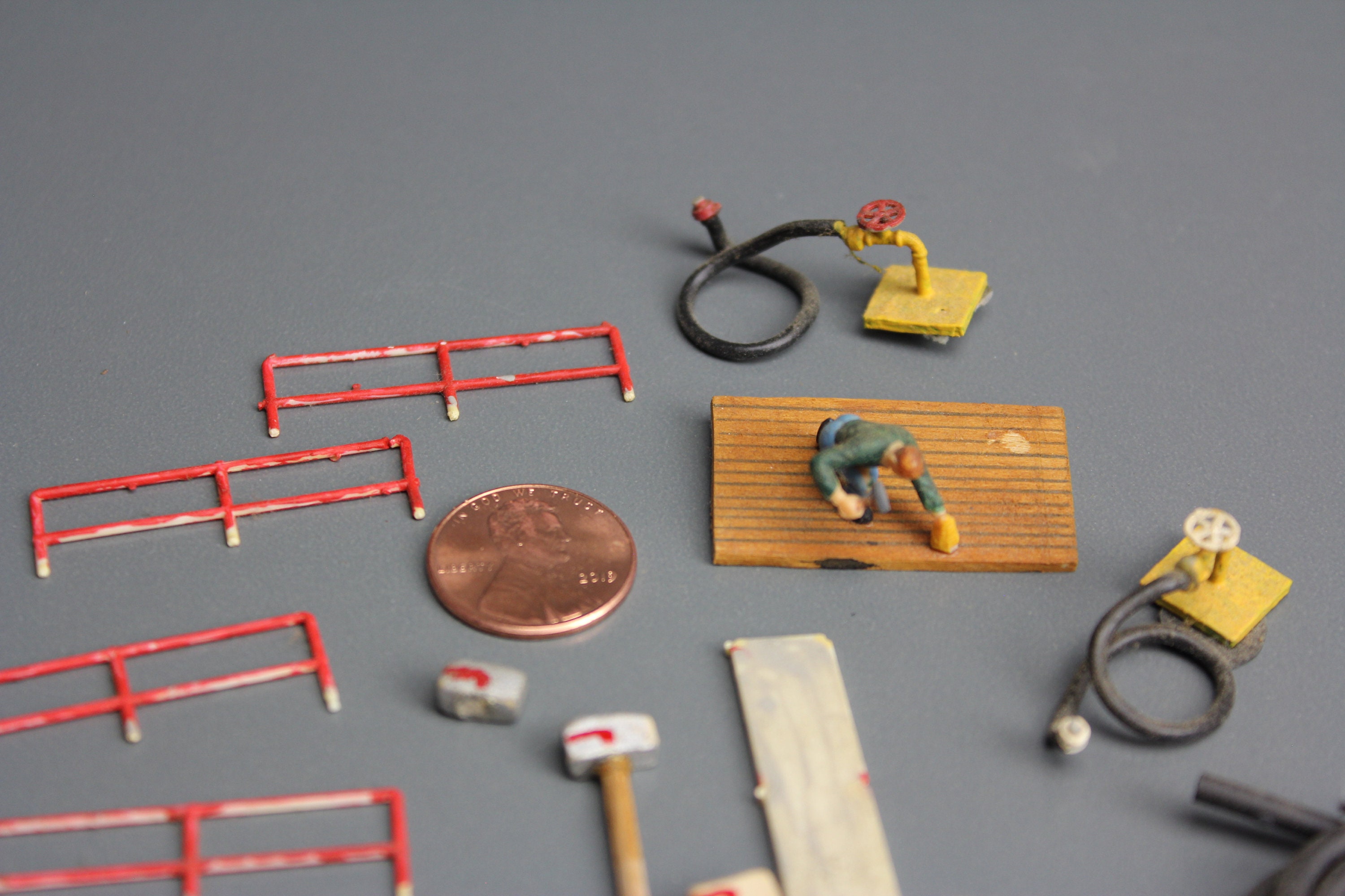 HO Scale Finished Models of different Fences, Hose, Mailbox and Figures ...
