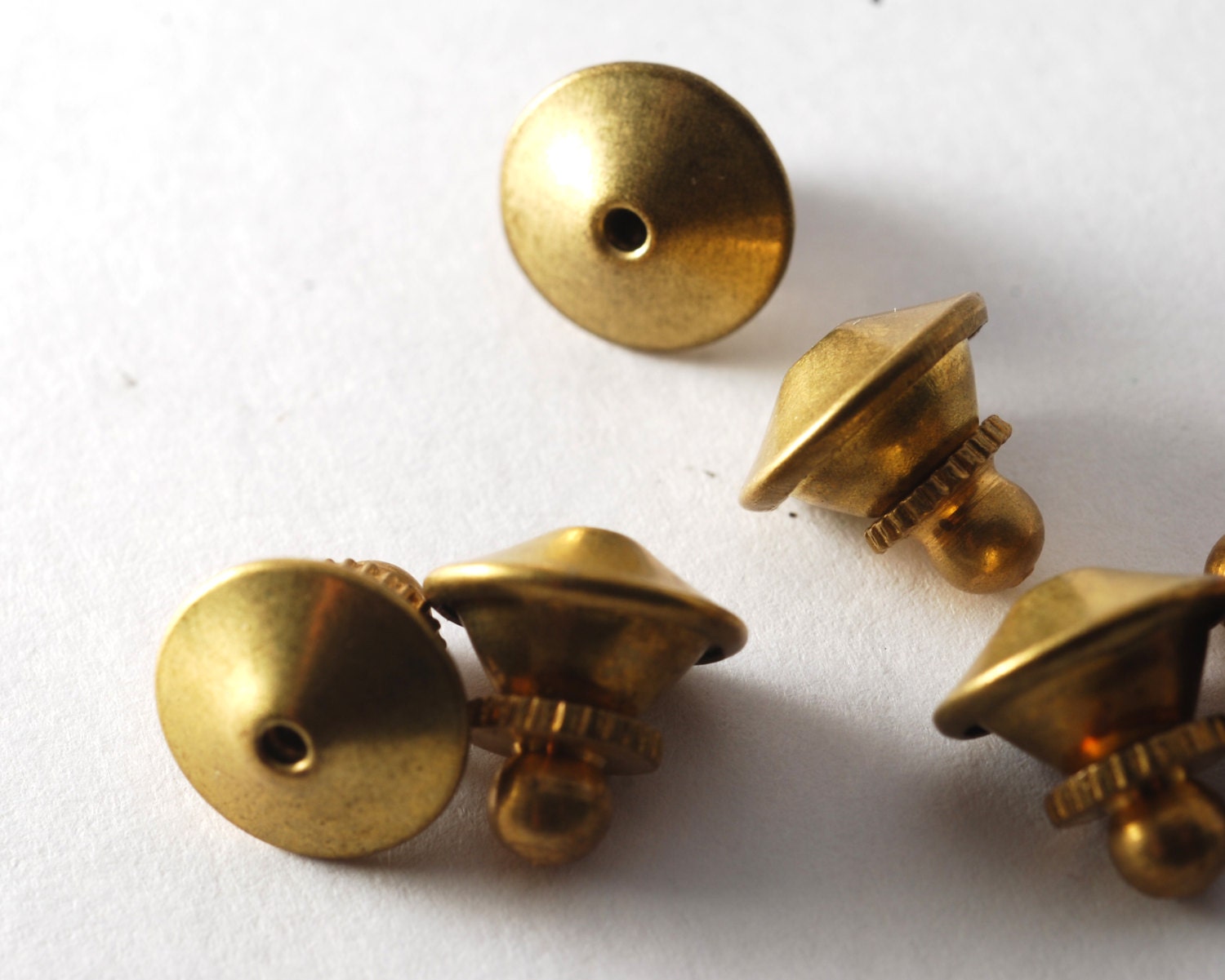 Lote de 6 Vintage Solid Brass Clutch Pin Backs nuevo Old Stock - Etsy ...