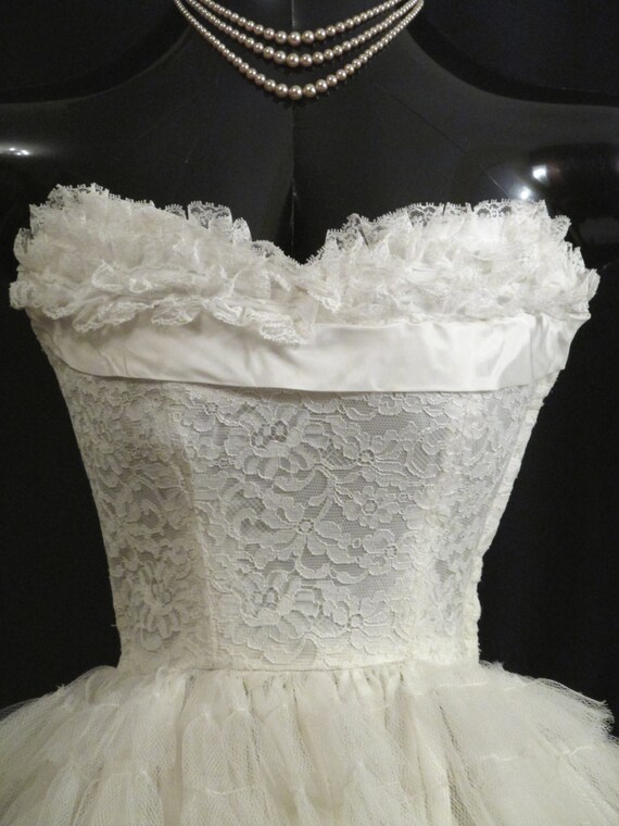 Vintage 1950's 50s STRAPLESS Bombshell White Lace Tie… - Gem
