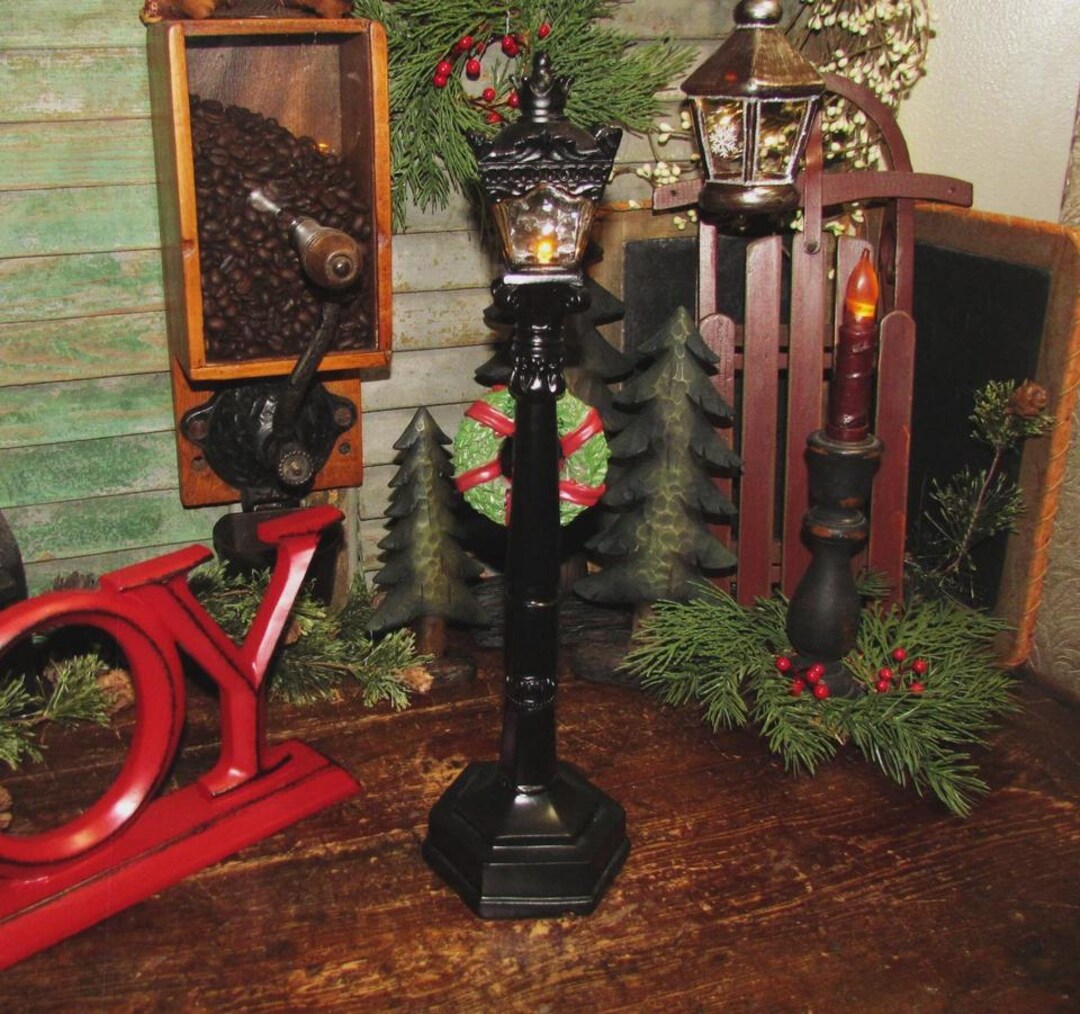 Primitive Santa Lamp Post Vtg Style Christmas Lantern 15" Resin Street ...