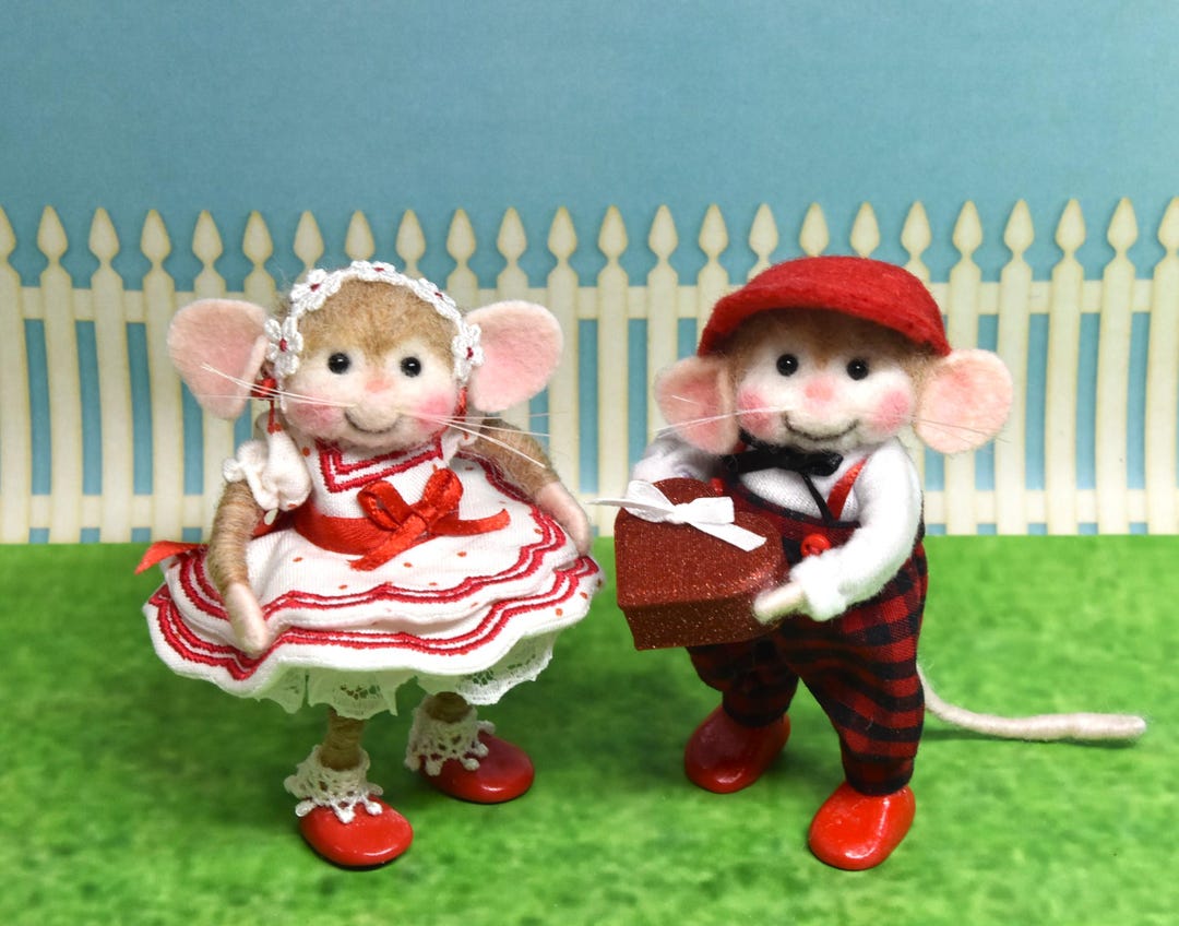 Needle Felted Valentine Mice: Poseable Handmade Couple With Candy - Etsy