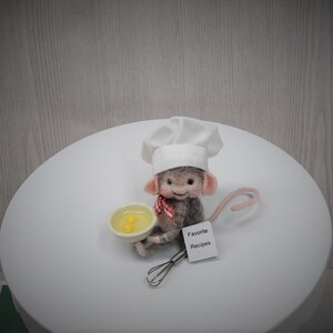 Needle Felted "chef" Mouse With Whisk, Bowl of Eggs, and Cookbook! - Etsy