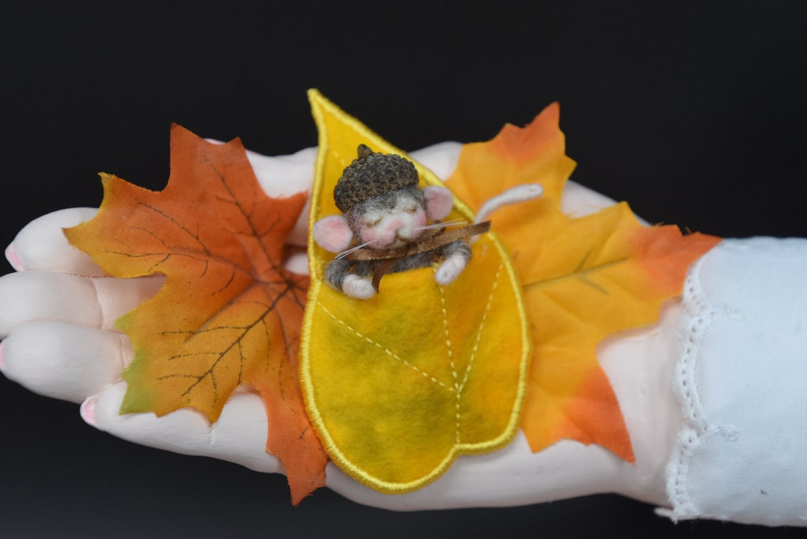 Tiny Baby Mouse Sleeping In A Leaf Bed-Needle Felted | Etsy
