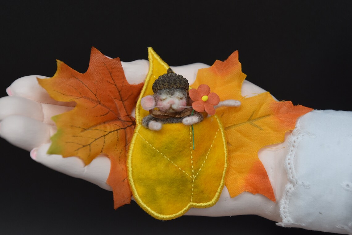 Tiny Baby Mouse Sleeping In A Leaf Bed-Needle Felted | Etsy