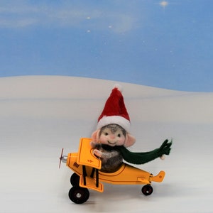 Needle Felted Mouse Pilot Flying Christmas Plane! ...........free U.S ...