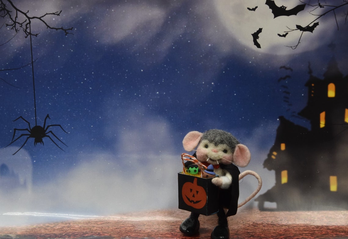 Needle Felted Halloween vampire Mouse - Etsy