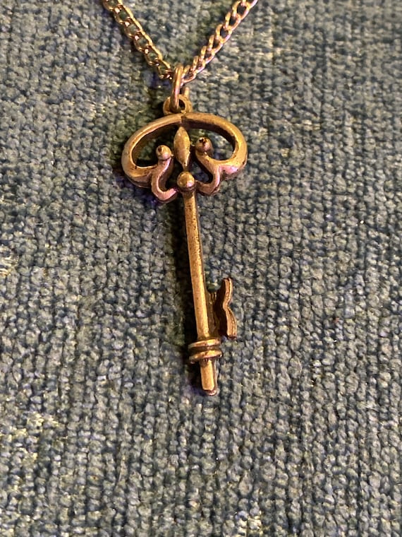 Vintage skeleton key charm - Gem