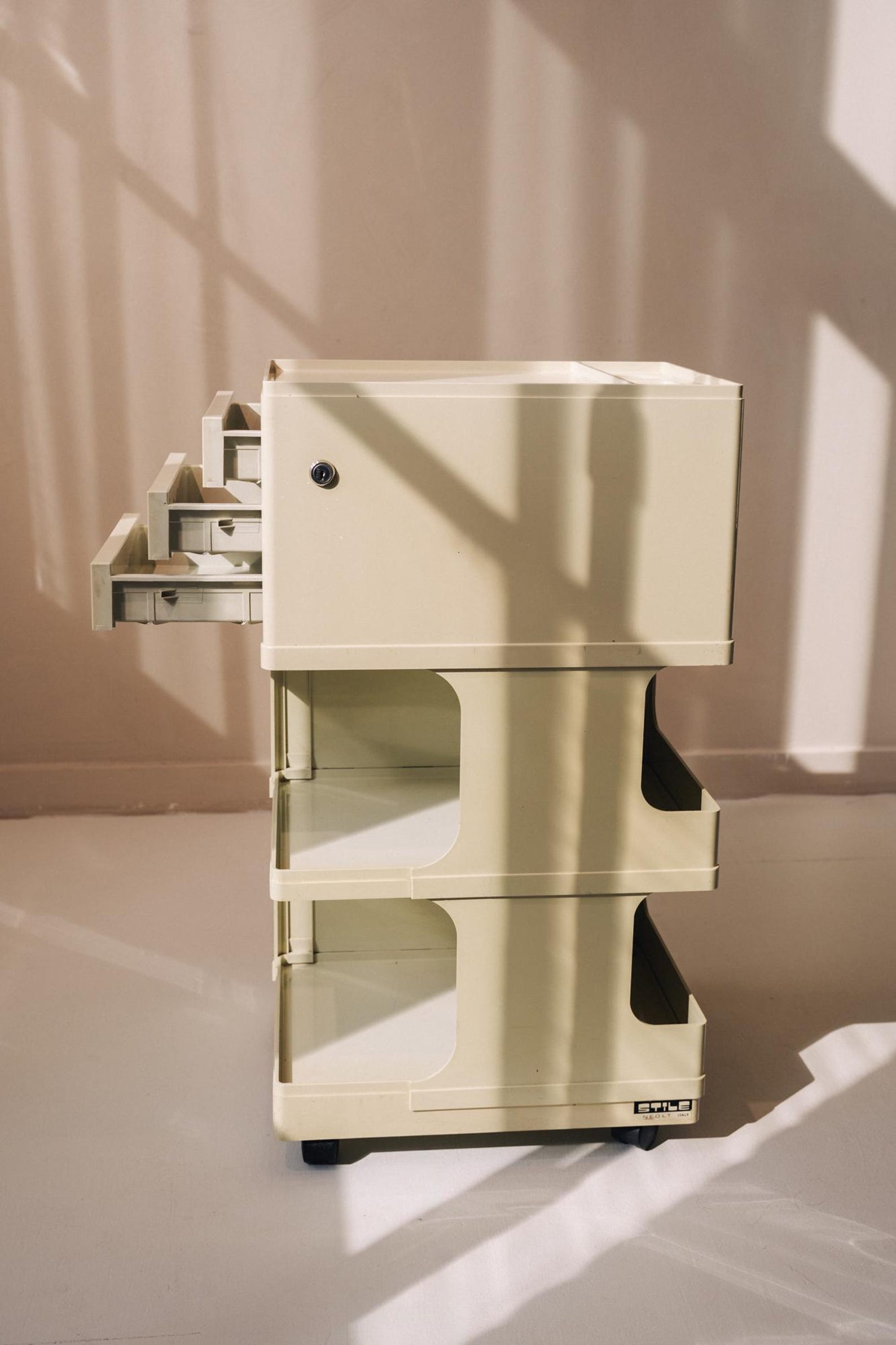 Italian Cream Space Age Storage Trolley in Plastic by Giovanni Pelis ...