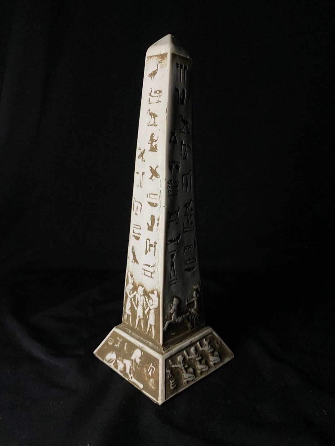 Lovely Obelisk Piece of Art - Egyptian Obelisk Made of Fiber Glass ...
