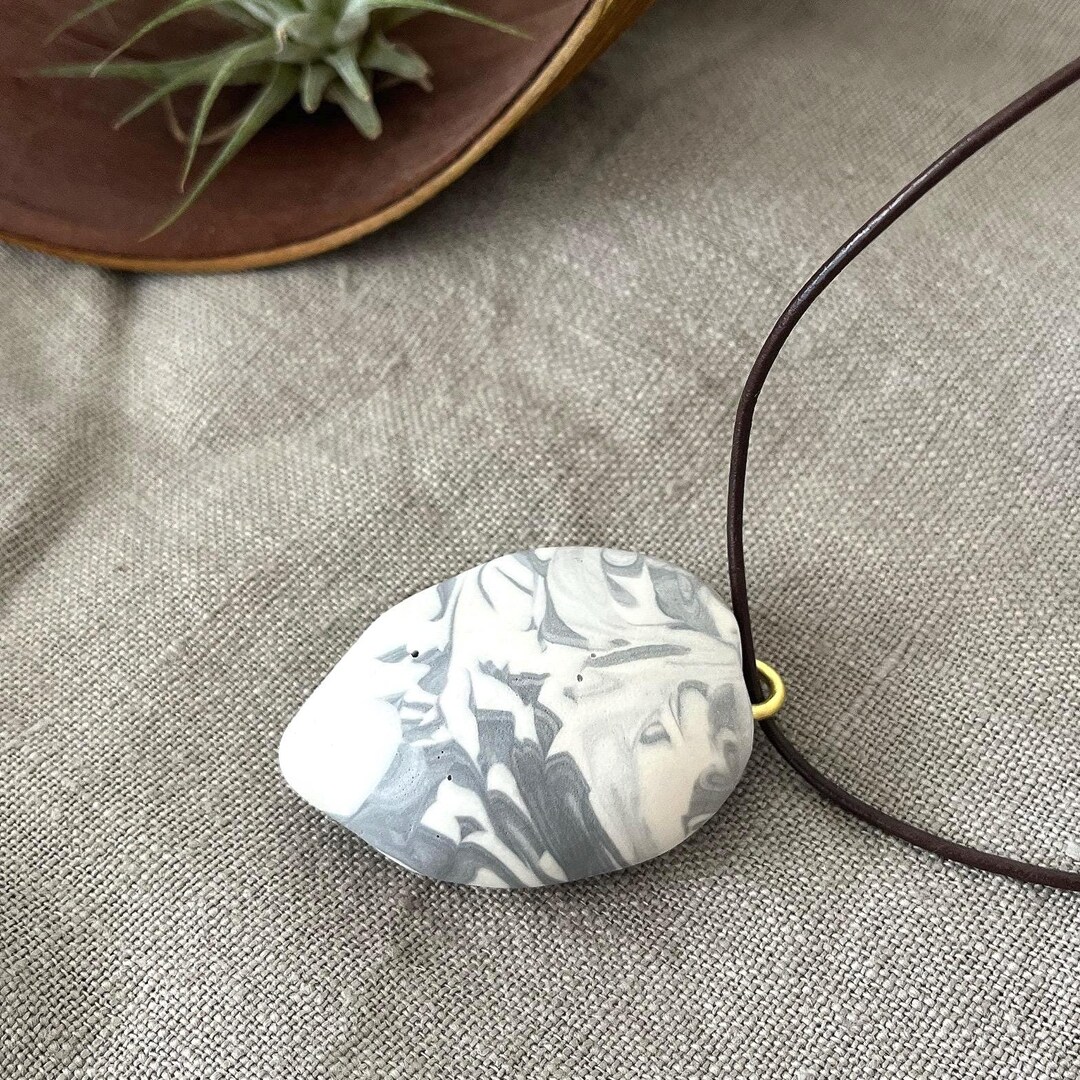 Jesmonite Worry Stone Bag Charm – DROP – Keychain With 2 Calming ...