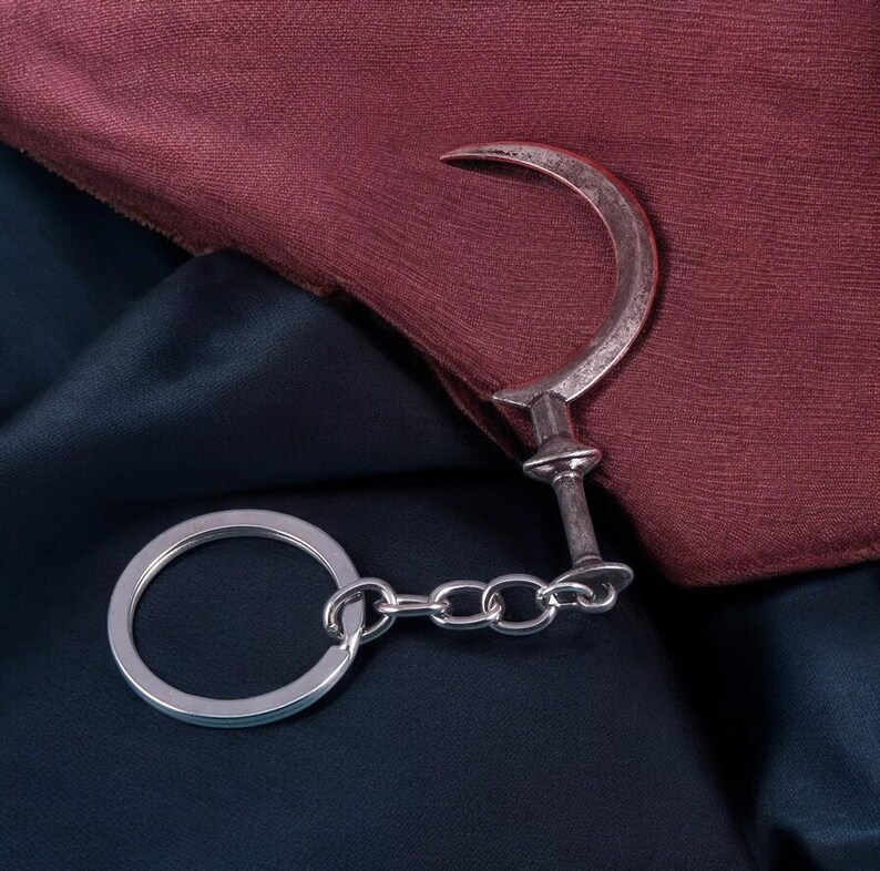Resident Evil 8 Sickle Keychain - Daniela Bela Weapon Pendant, Cosplay ...