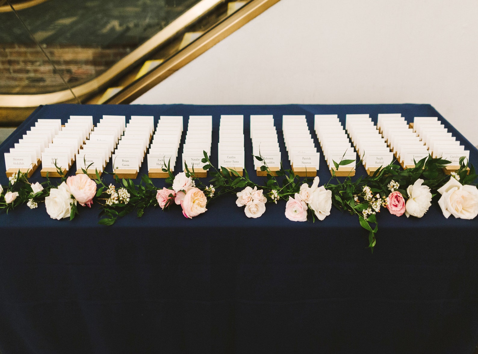 Place Card Holders for Wedding & Event Magical Place Card Display ...