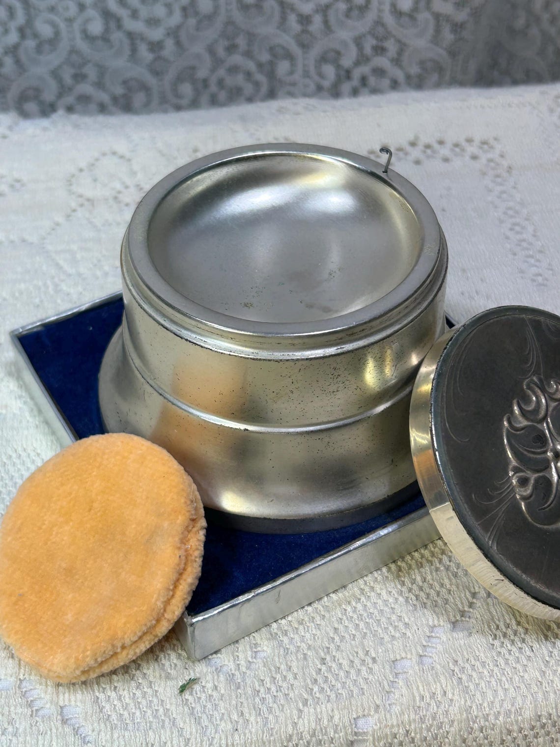 Vintage Vanity Powder Box, Vintage Musical Covered Powder Dish, Vintage ...