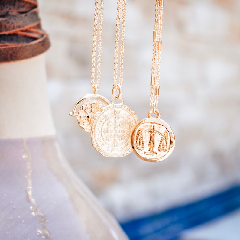 MEDALLION NECKLACE /// Gold Necklace Simple Necklace - Etsy