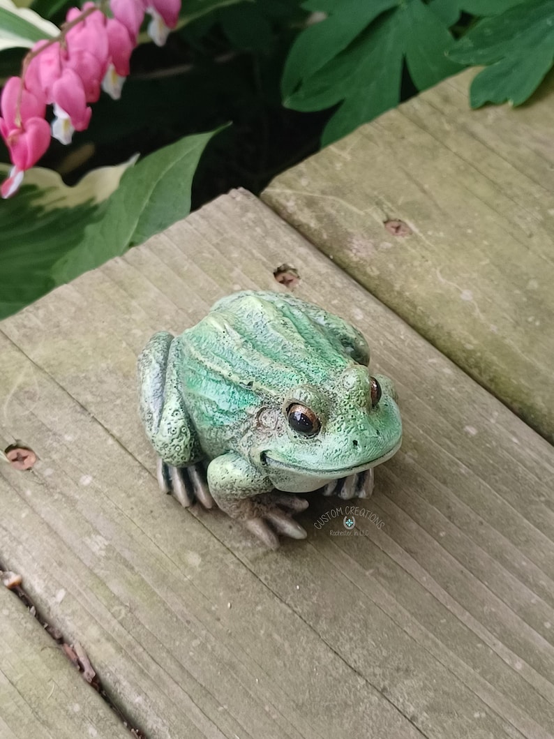 Concrete Frog Garden Statue Ornament Outdoor Yard Art Planter ...