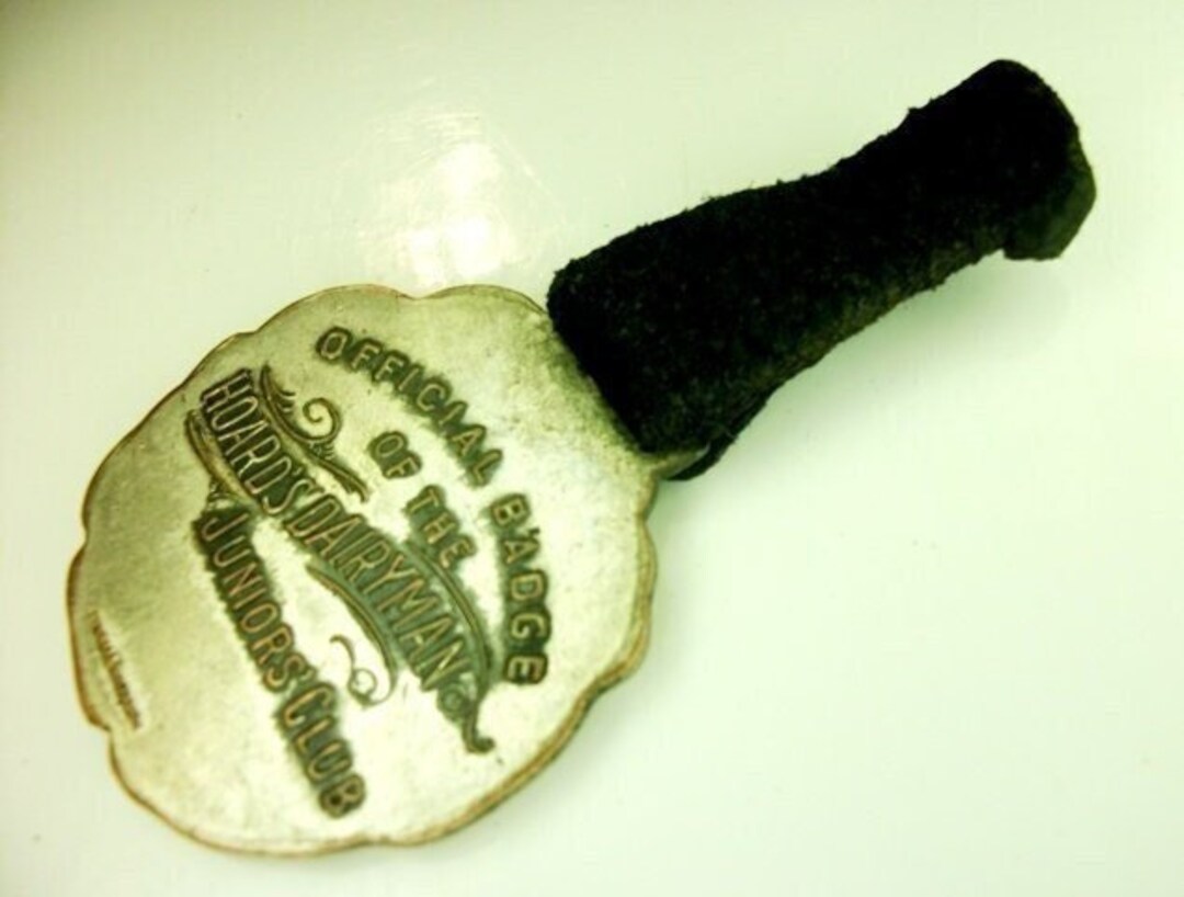 W.D. Hoard Official Badge of the Hoard's Dairyman Juniors' Club Schwaab ...