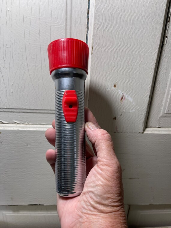 Vintage 1950s Retro Theme Aluminum Flashlight Everead… - Gem