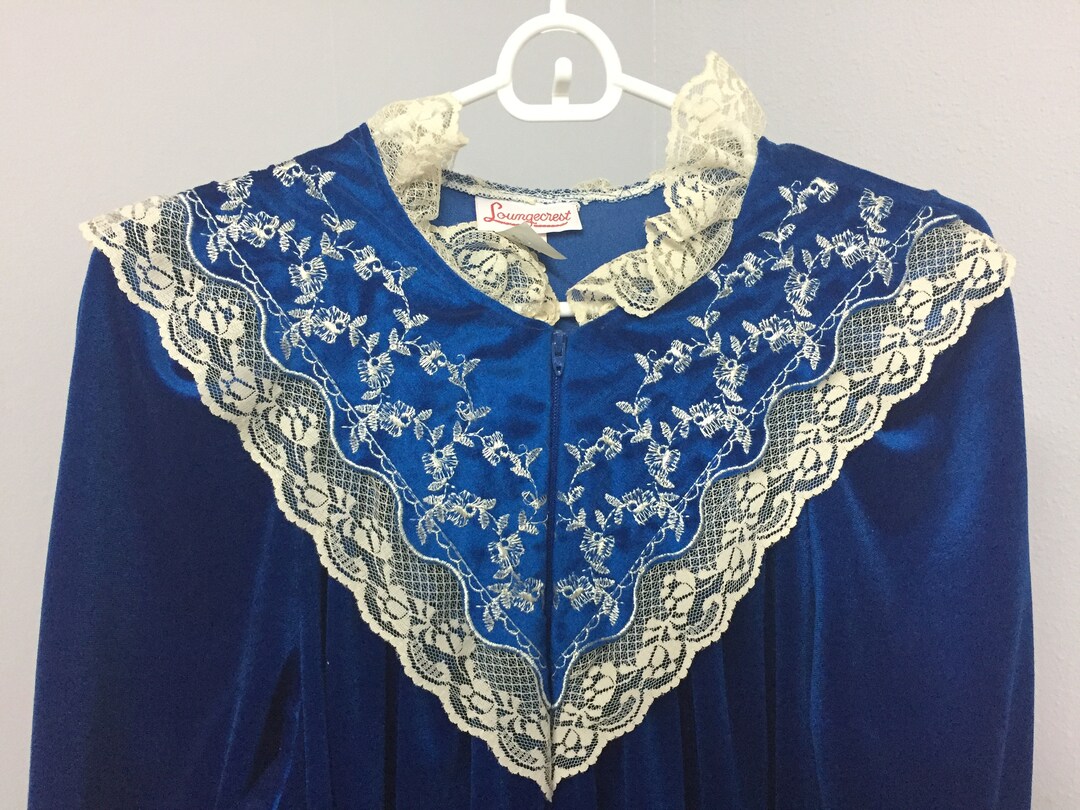 Loungecrest Beautiful Blue Robe !970's or Later I Think. Robe is a Deep ...