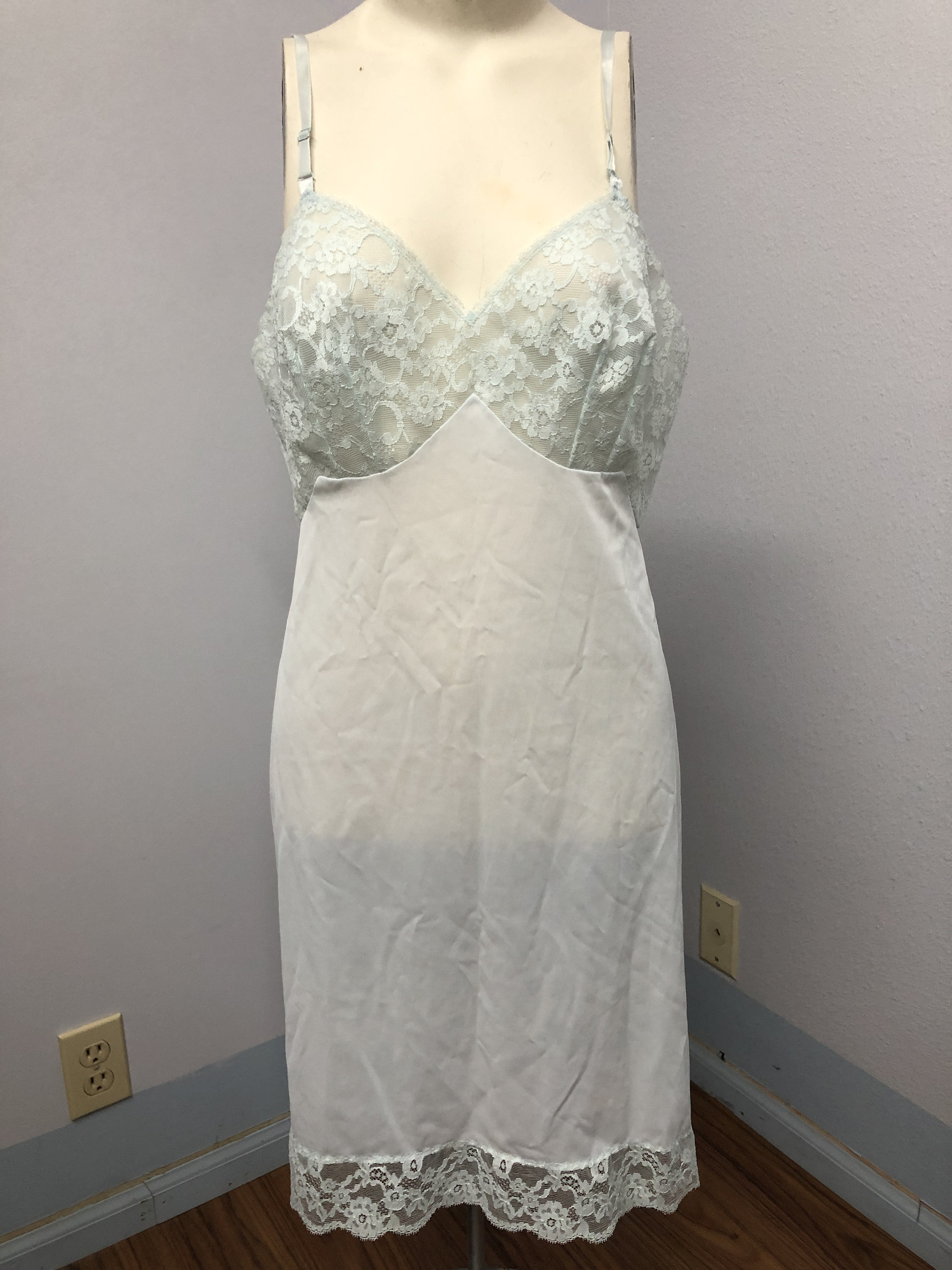 Vanity Fair Light Blue Somewhat Sheer Small Lingerie Slip With 36 Bust ...