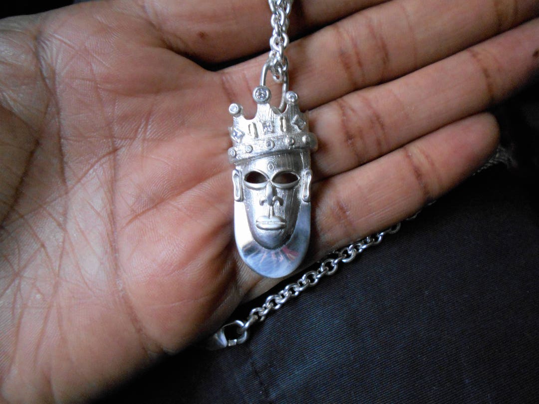King Pendant & Chain - Etsy