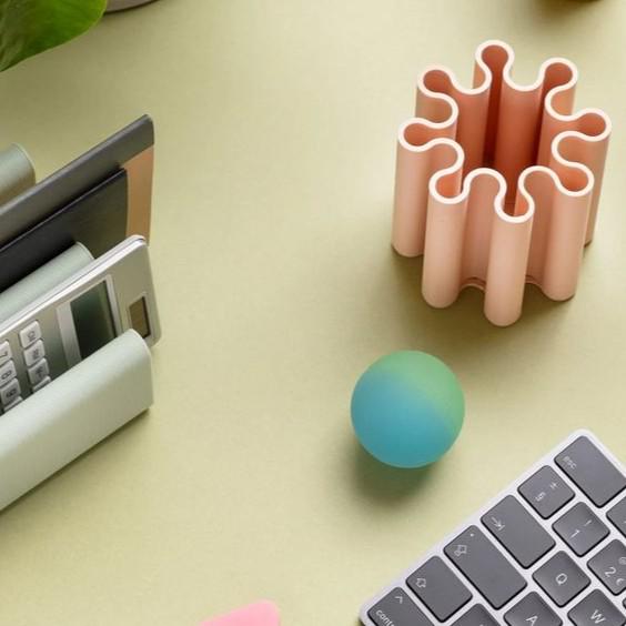 Modern Wavy Pen Holder – Colorful Desk Organizer | Aesthetic Pencil Pot ...