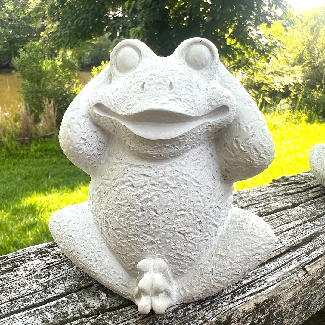 Concrete Frog Statue Garden Frog Statue Garden Statues Outdoor Cement ...