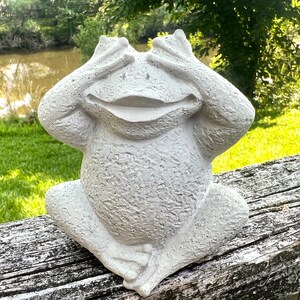 Concrete Frog Statue Garden Frog Statue Garden Statues Outdoor Cement ...