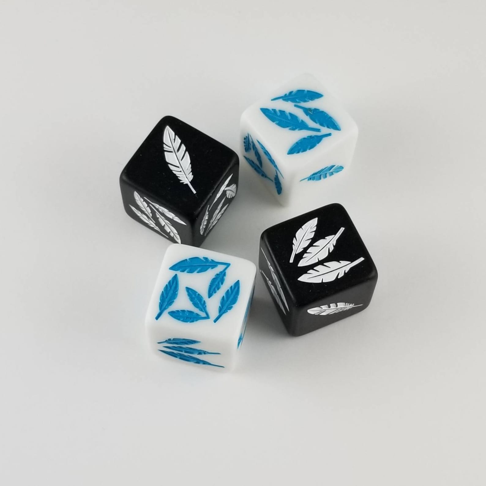 Feather Dice / Set of 2 / D6 Bird / Parrot / Hippie - Etsy