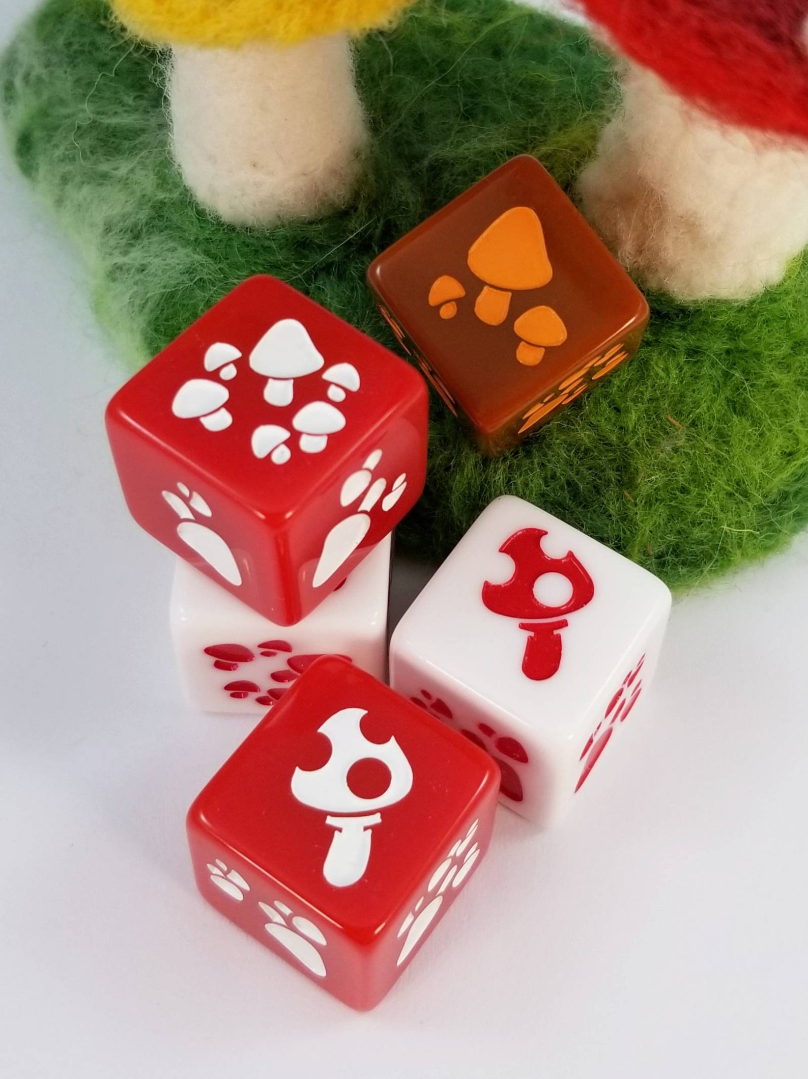 Mushroom Dice / Set of 2 / D6 - RPG, D&D, Mycology - Etsy