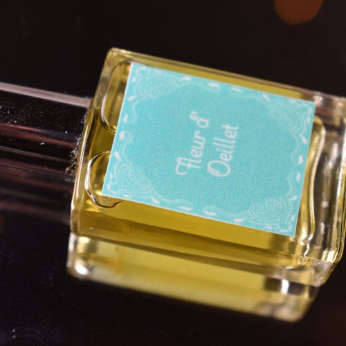 FLEUR D'oeillet Botanical Perfume Blue Carnation - Etsy