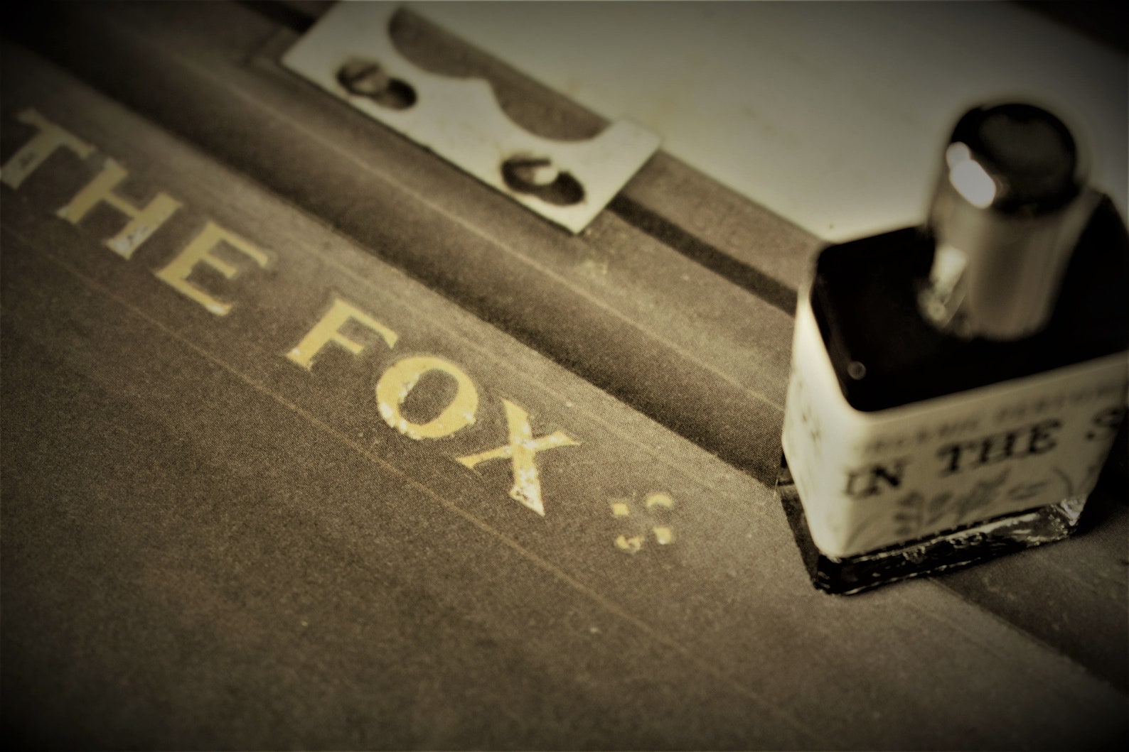 The Fox in the Snow Artisan Perfume / Deep Rich Dark Woods / - Etsy