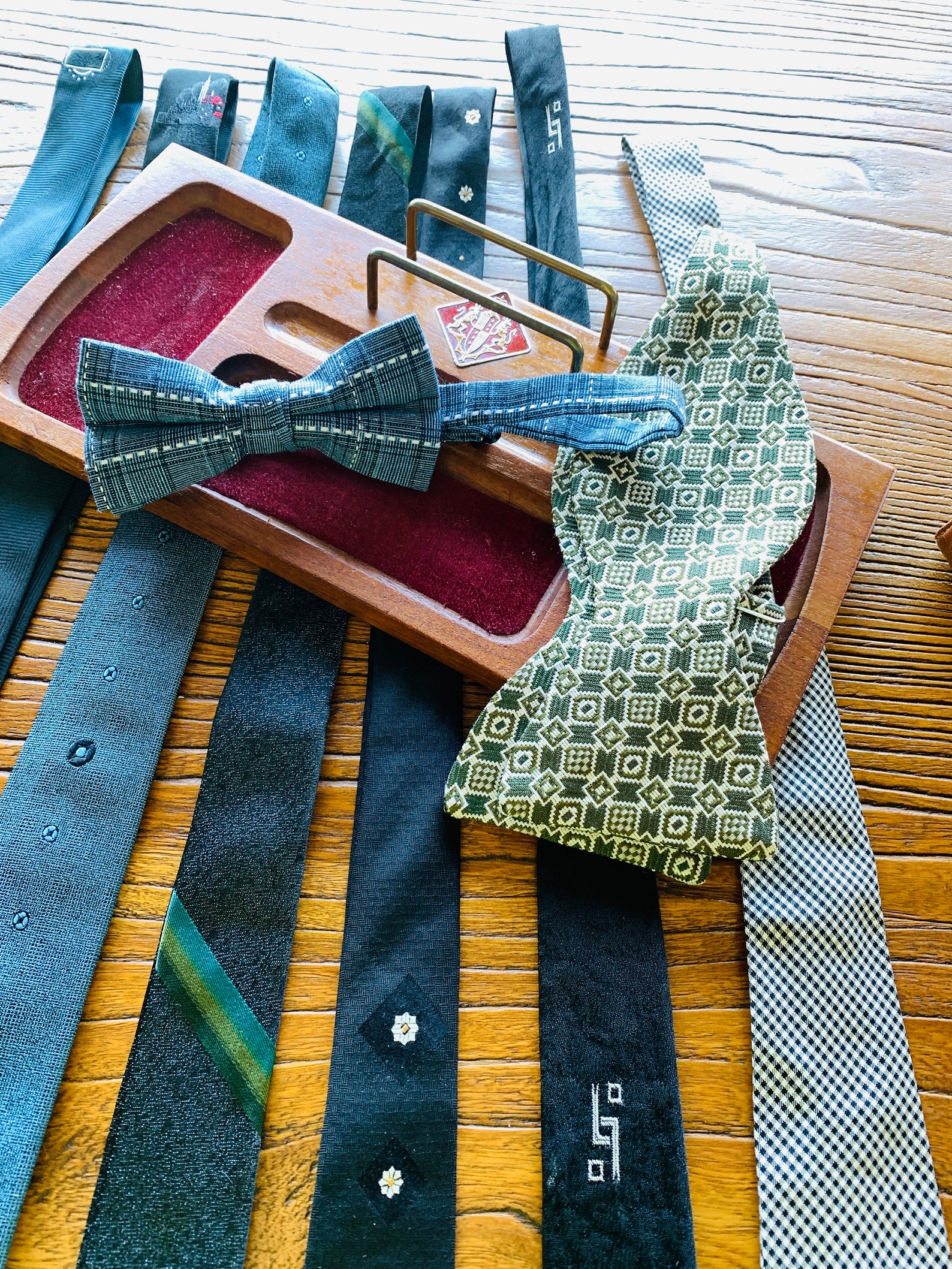 Wembley Unisex Large Batwing Style Bow Tie Green White Self - Etsy