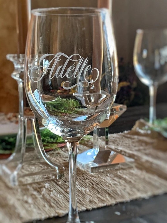 16 or 19 Oz Wine Glass Place Setting With Script Name | Etsy