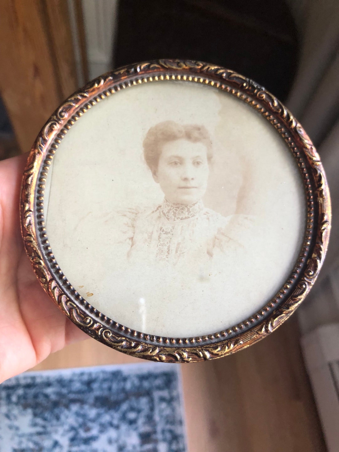 Antique Victorian Round Frame Gilded Gilt With Glass Pretty Engraving ...