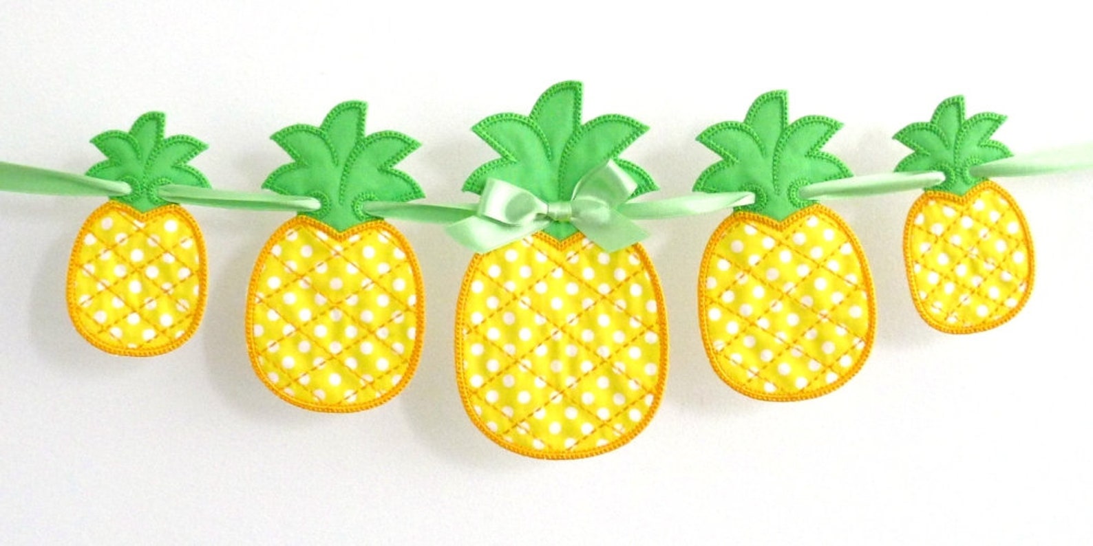 Pineapple Banner in the Hoop Project Machine Embroidery Design Applique ...