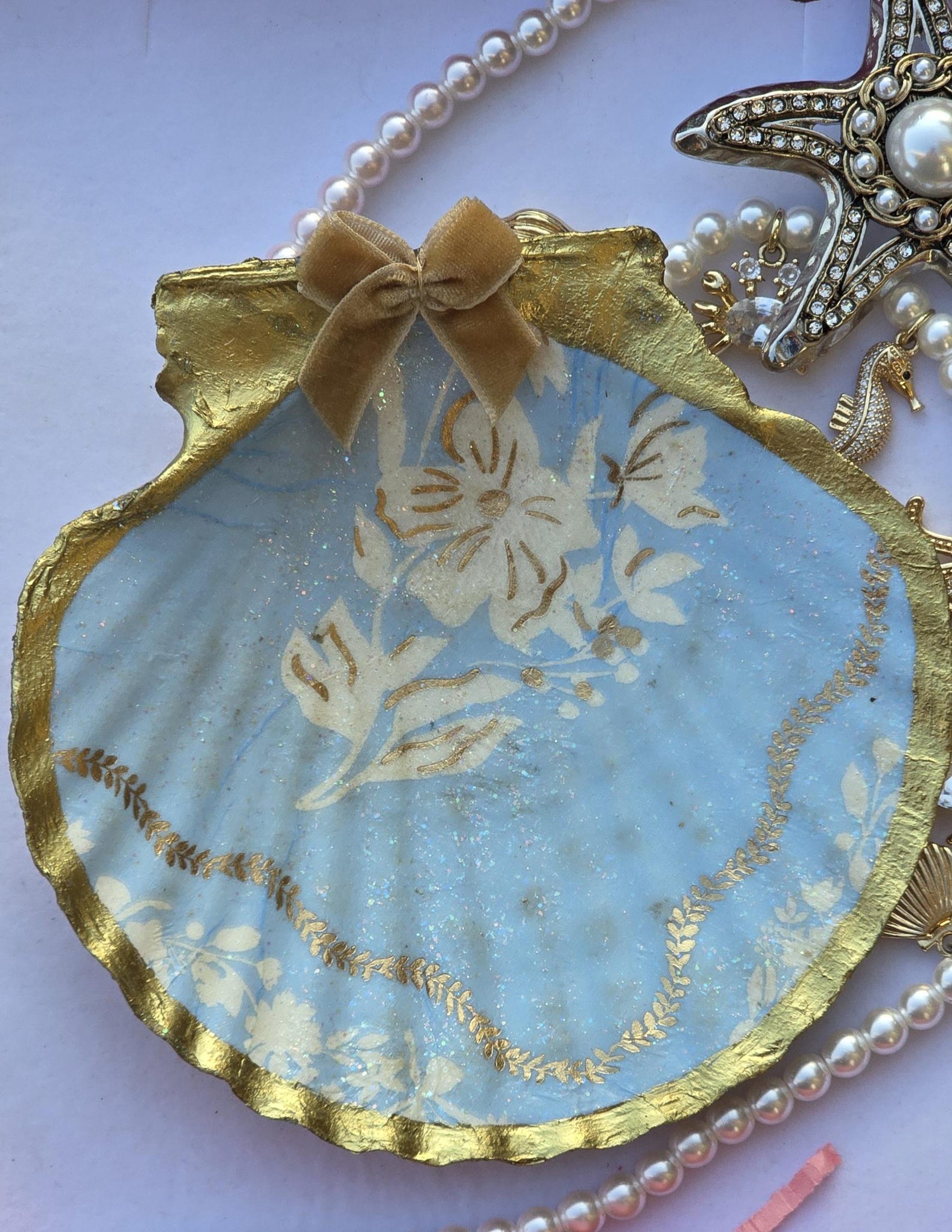 Flowers Decoupaged Seashell Decor, Shell Art, Small Gift, Gift ...