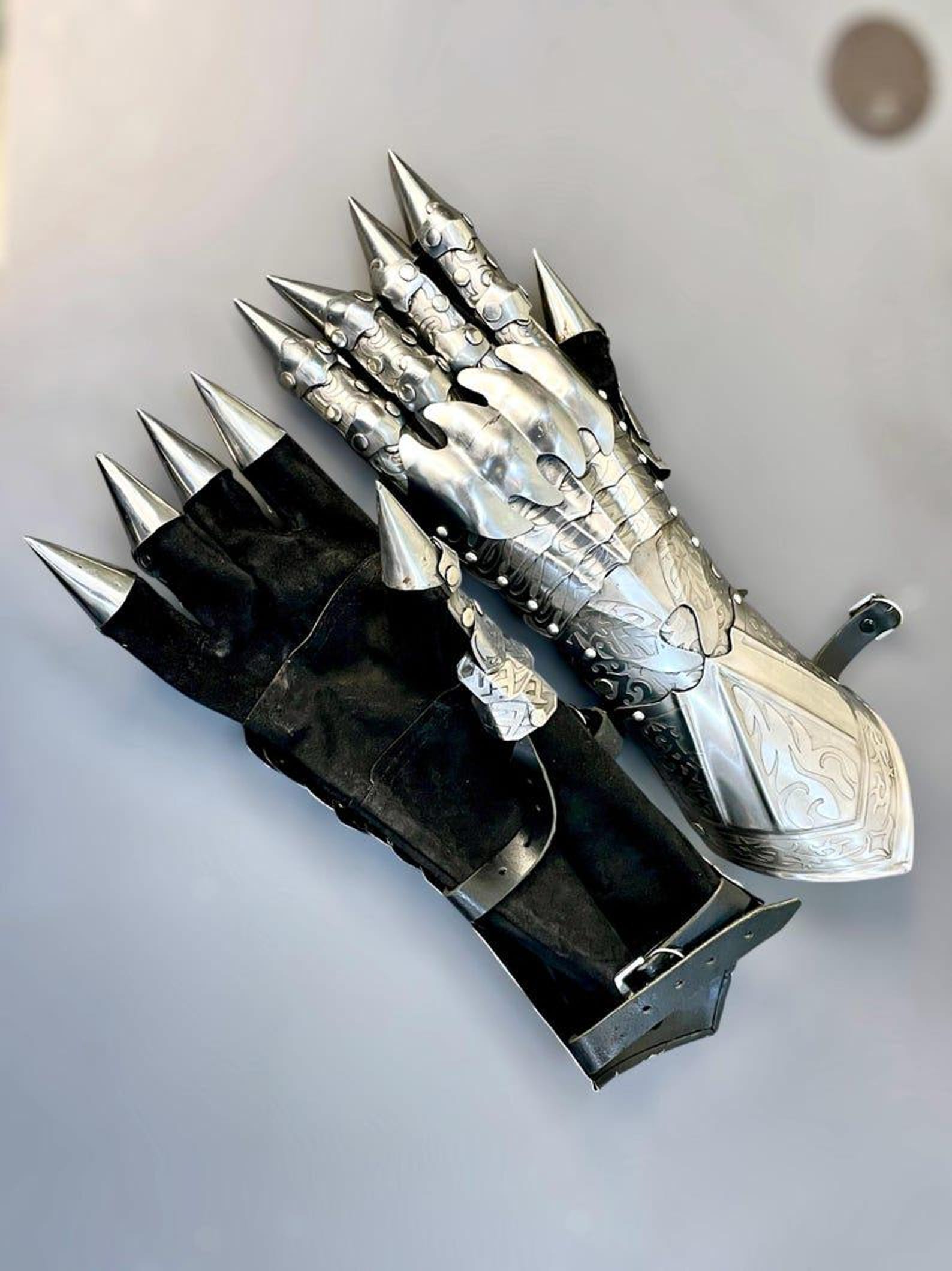 Medieval Nazgul Etching Gloves Set ~ Medieval Knight Gothic Gauntlet ...