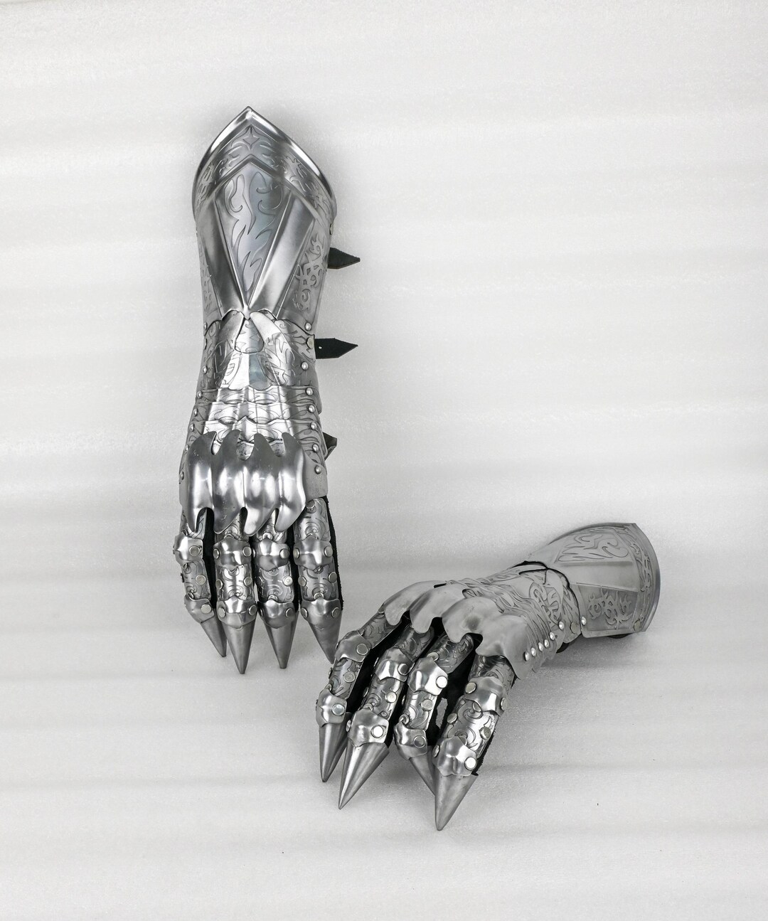 Medieval Nazgul Etched Steel Gauntlet Gloves – Gothic Knight Armor for ...