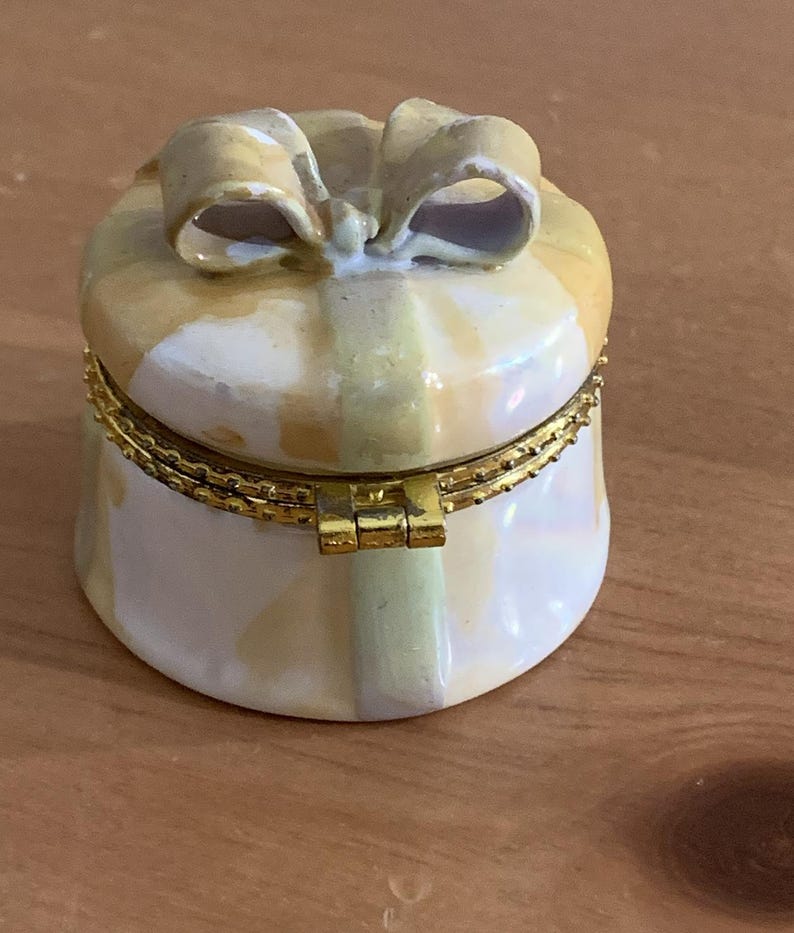 Hand-painted Porcelain Gift Box Trinket or Pill Box – Hinged With Bow ...